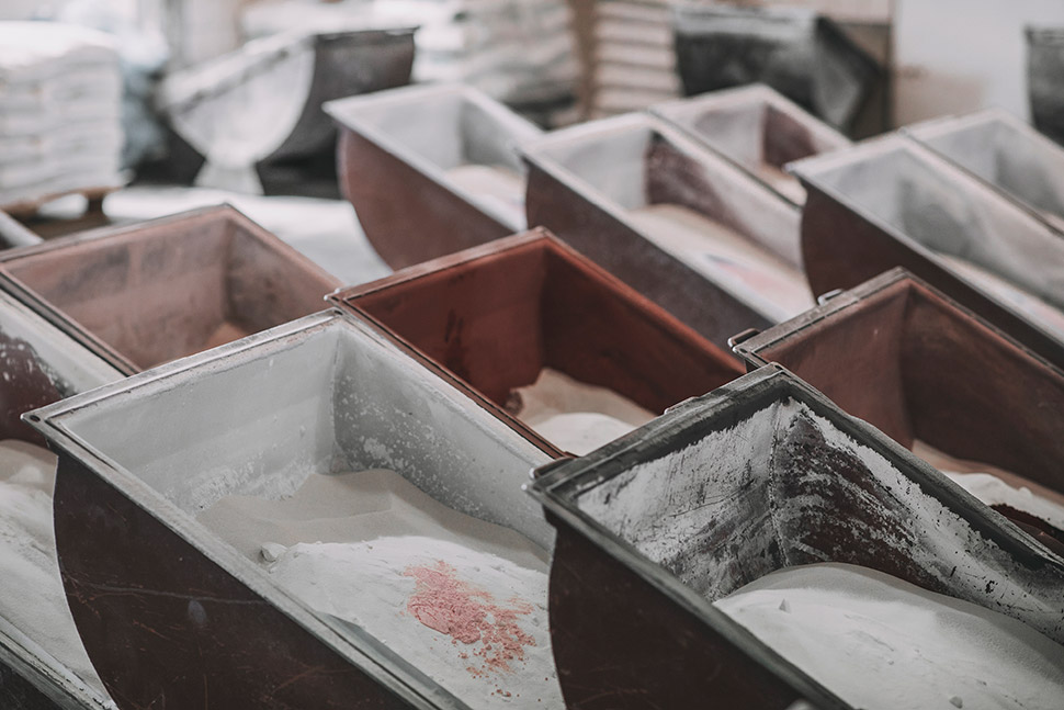 How the crystal gets its colours in the Moser glassworks