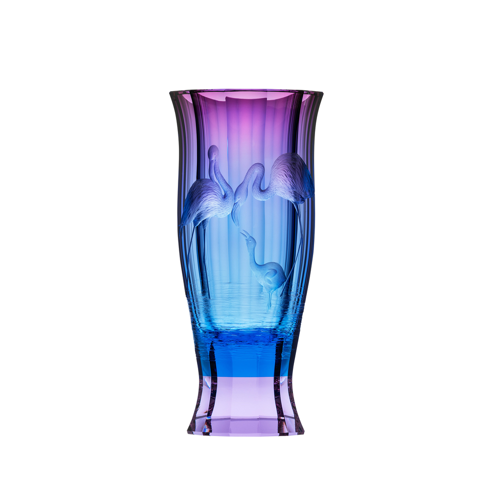 Fandango vase with engraved flamingos. Hand-cut crystal