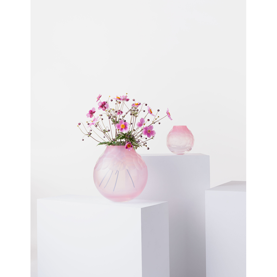 Pink Dotty vase (25 cm) made of hand-cut Moser crystal