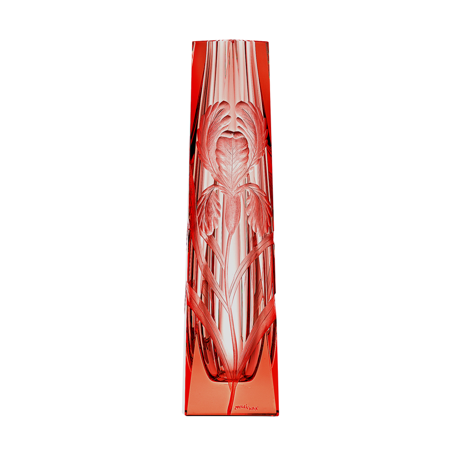 The Lara vase from hand-cut, engraved Moser crystal